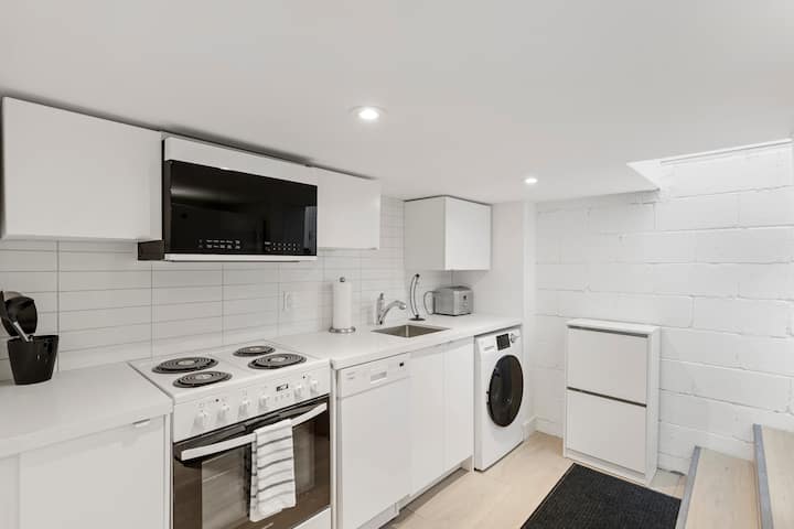 Delightful 1 Bed In Little Italy - Toronto