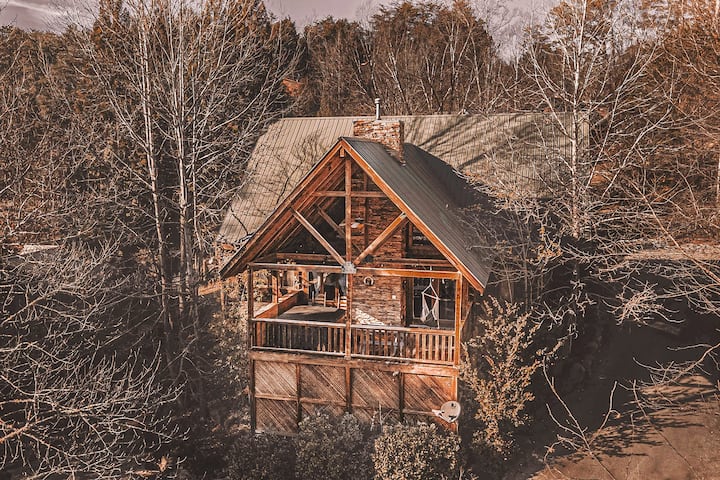 4 King Suite Cabin | Private Baths + Hot Tub - Sevierville, TN