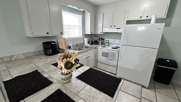 Green Oaks Fourplex-apt A - Winston-Salem, NC