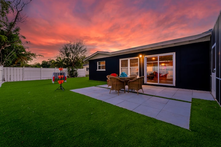 Heated Pool Fun W/ Ping-pong • Mins To Beach - Sarasota, FL