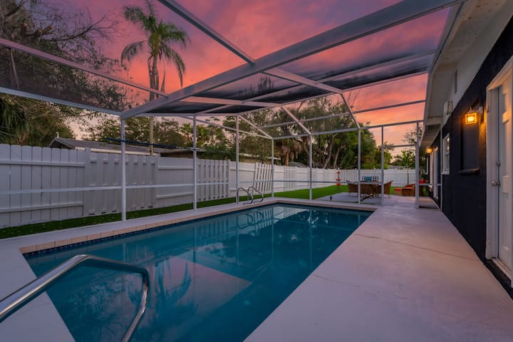 Mins From Beaches + Ping Pong Table + Heated Pool - Sarasota, FL