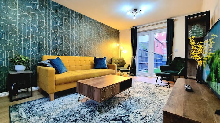 Modern Spacious 4br House W/ Private Parking - Leicester