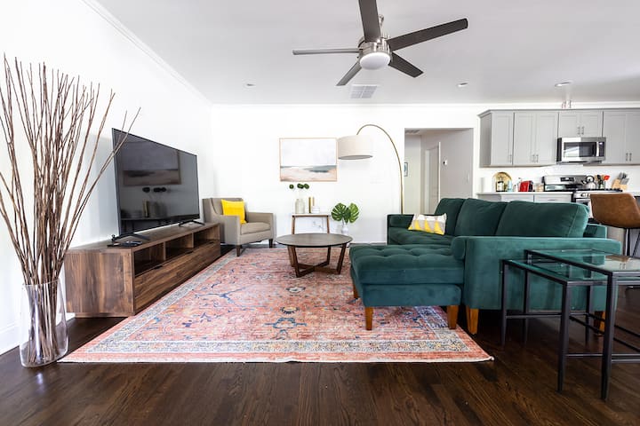 Pet Friendly | King Bed | Office Space - Atlanta, GA