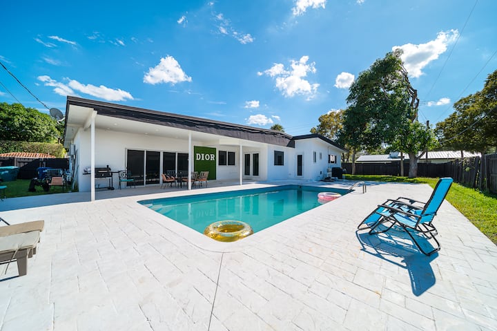 Modern 5br Villa With Heated Pool, 9 Mins To Ocean - Sunny Isles Beach, FL
