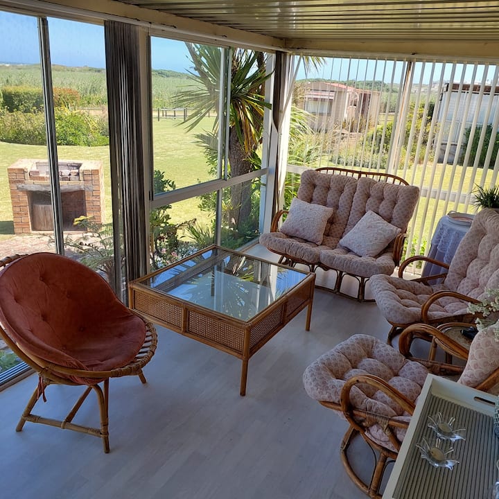 Lagoon Cottage-small Family - - Kleinmond
