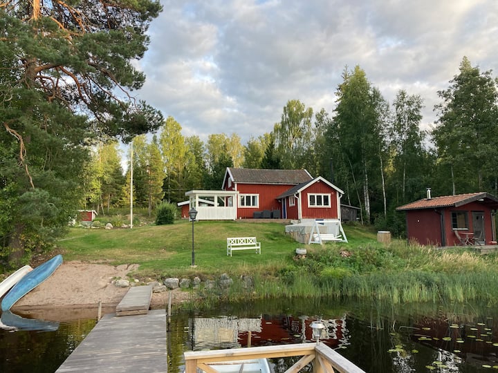 Enkelt Sommarhus Med Sjötomt. - Katrineholm