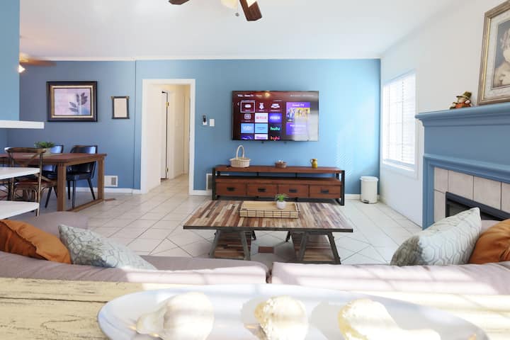 Splendorous Style 2b1b Home Near Disneyland - Santa Ana, CA