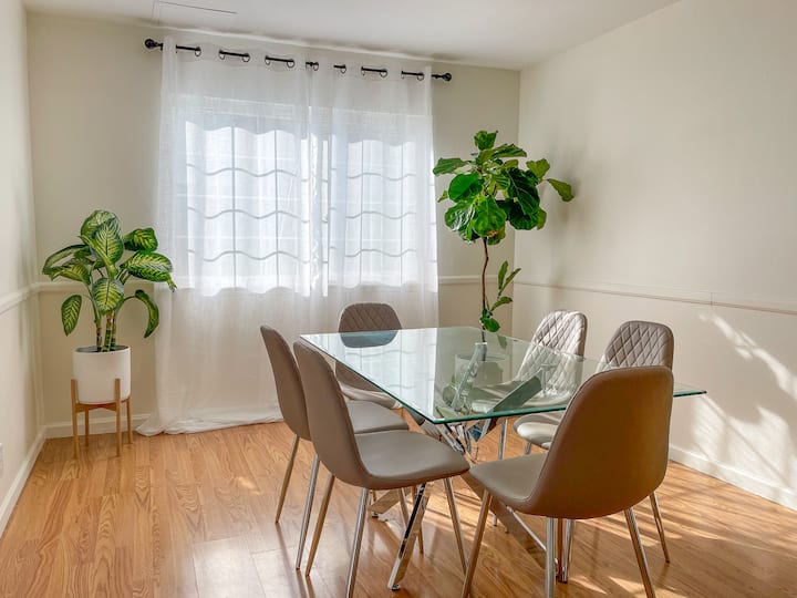 5. Spacious Room For Traveling Professional - Anaheim, CA