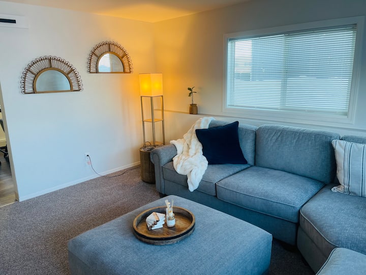 Luxury, Modern Friendly Home - Long Lake, Anchorage