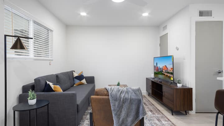 Modern Unit, 5 Min To Downtown Austin - West Lake Hills, TX