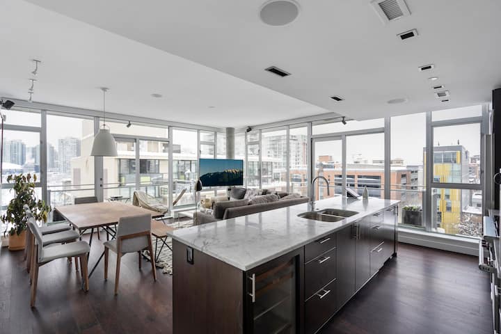 Skyline Serenity, Chic Ph With 180° Views Rooftop - Vancouver