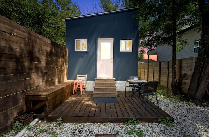 Charming Tiny Home Retreat! - Austin, TX