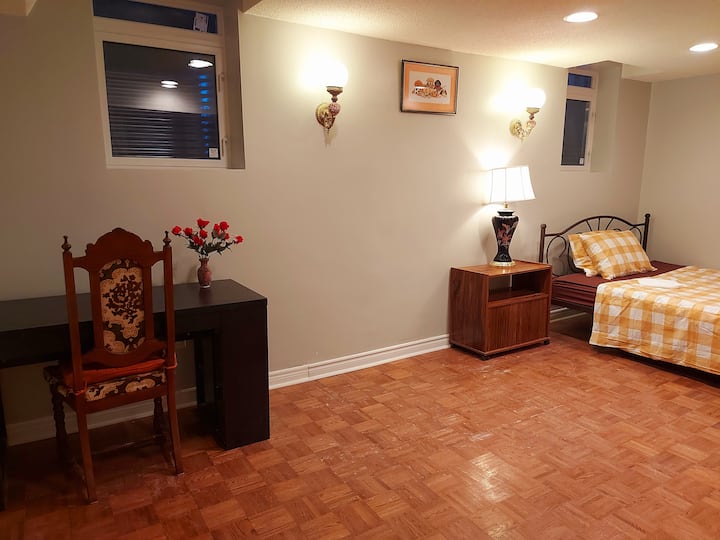 Stylish Studio Private Bathroom - Mississauga