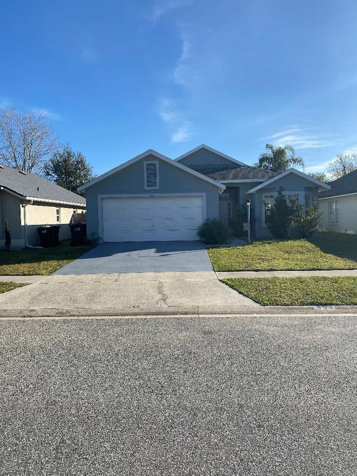 Quiet Small Room For Couples - Orlando, FL