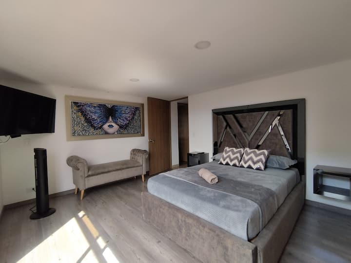 Secure, View, Elevator, Tvs, Spacious - Medellín, Colombia