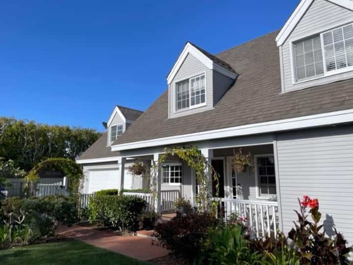 Charming Beach Cottage Big Yard - Carlsbad, CA