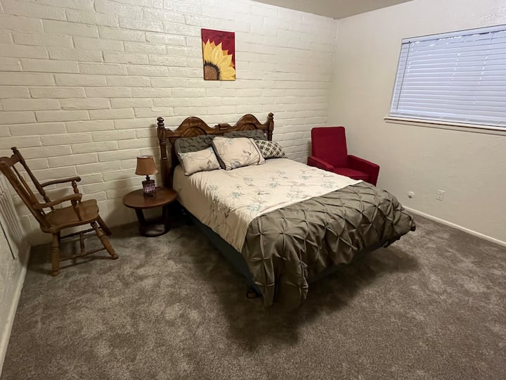 1 Bed Apartment In Great Location - Albuquerque