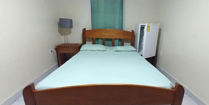 Casa Palma Budget Room | Shared Bath | No Ac # 1 - Placencia
