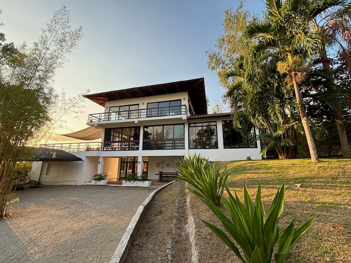 2-br Entire Farm W/ Pool & Padel Court In Lian - Lian