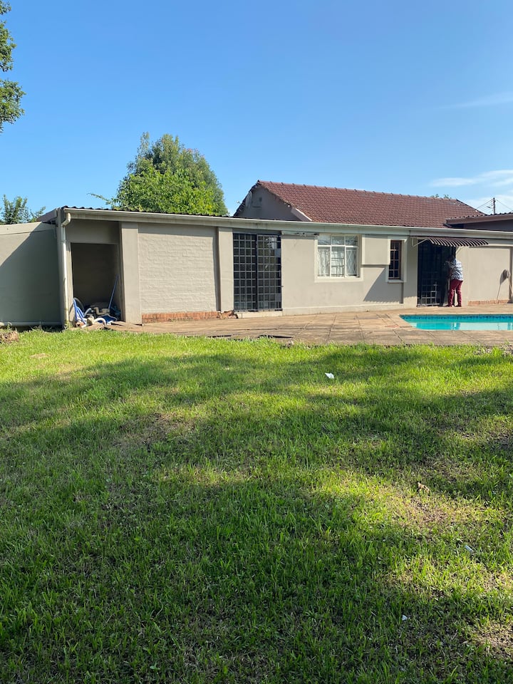 J & J Paradise Guest House - Pietermaritzburg