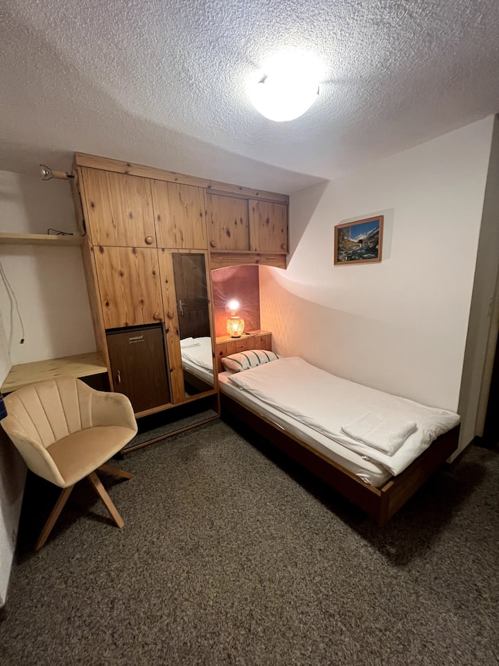 Room With Private Bathroom - Klosters-Serneus