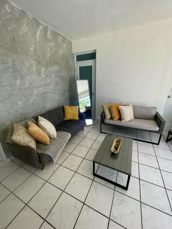 Casa Frente Al Mar Con Piscina - Guayama