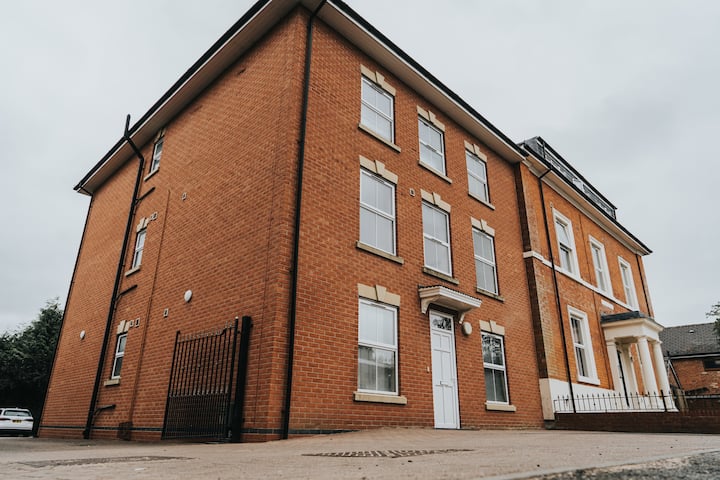 Two Bedroom, Two Bathroom Serviced Apartment - Derby