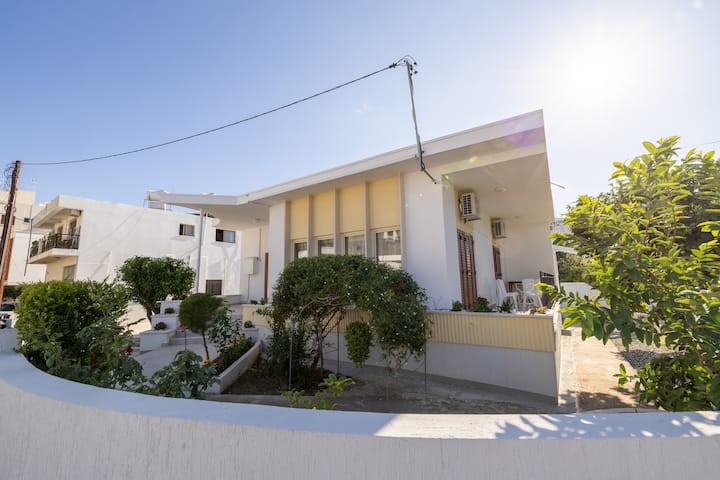 Located In The Heart Of The City,  3 Bedrooms - パフォス