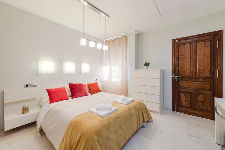 Modern And Elegant Apartment By The Alameda - Séville
