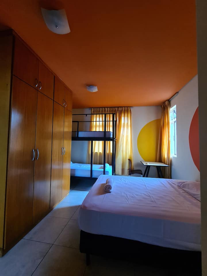 Alumiô - Cama De Casal Em Quarto Compartilhado - Belo Horizonte