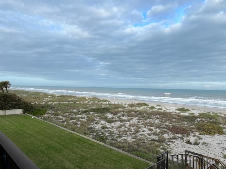 Beachfront Charm: Stunning Condo - Cocoa Beach, FL