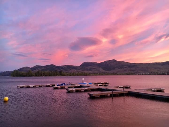 Beautiful Condo Lakefront Resort - Osoyoos