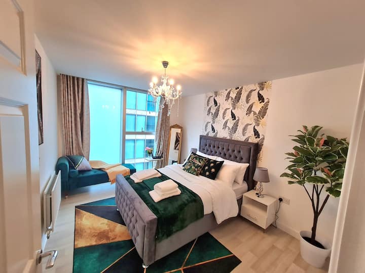 Milton Keynes Luxury & Coxy Home - Buckinghamshire