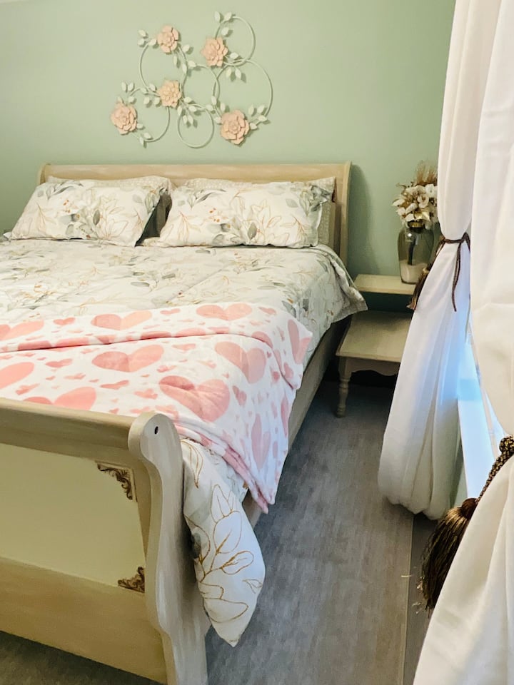 Vintage Charm - Elgin, SC