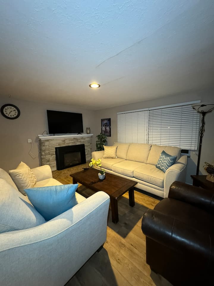 Shadle Area Home 3 Bedrm -1 Bath - 스포캔