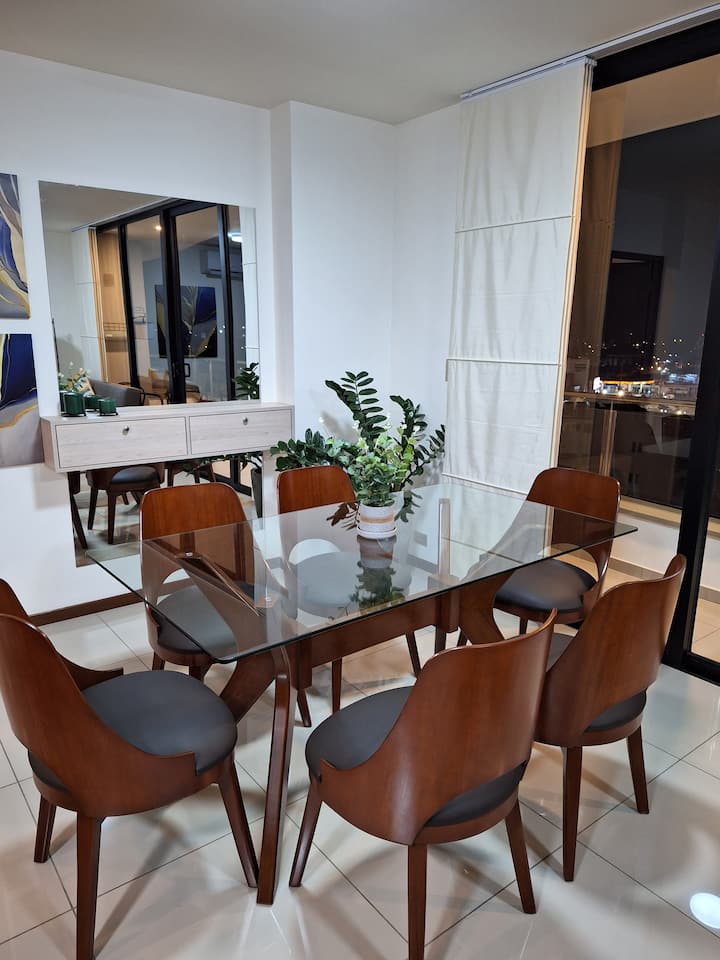 Espacioso Y Seguro Para Familias Y Trabajo. - Bolivia