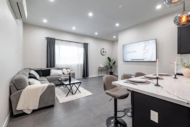 Luxury Home On Bolsa Little Saigon Near Disneyland - Santa Ana, CA