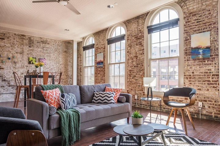 Whiskey Row | 1 Min To Yum | 1bed 1bath | Sleeps 6 - New Albany, IN