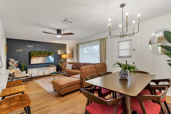 Comfortable & Spacious Retreat - Sanford, FL