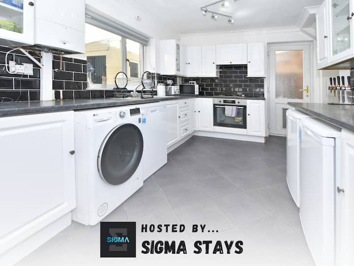 Sweetbriar House - By Sigma Stays - Crewe