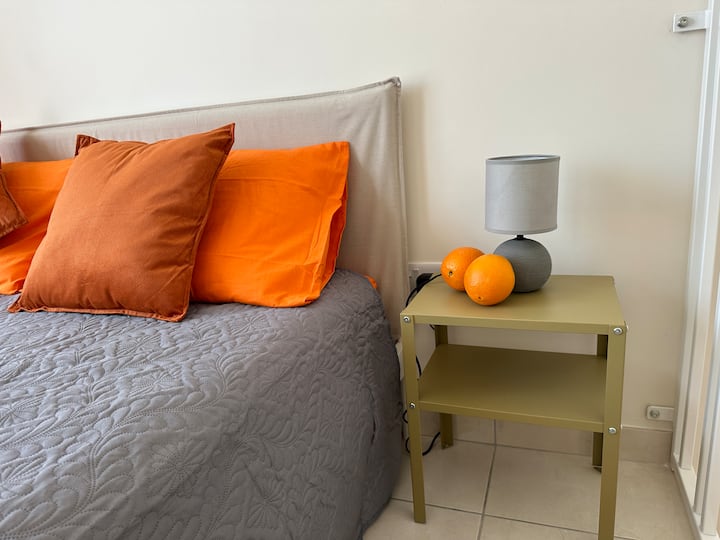 New And Sunny Domisol Duplex Suite 200m From Beach - マルタ