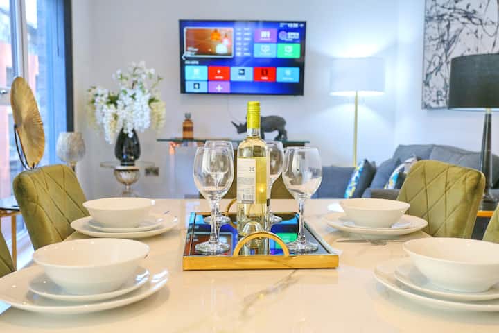 Stunning Split Floor Flat By Manchester Victoria - 샐퍼드