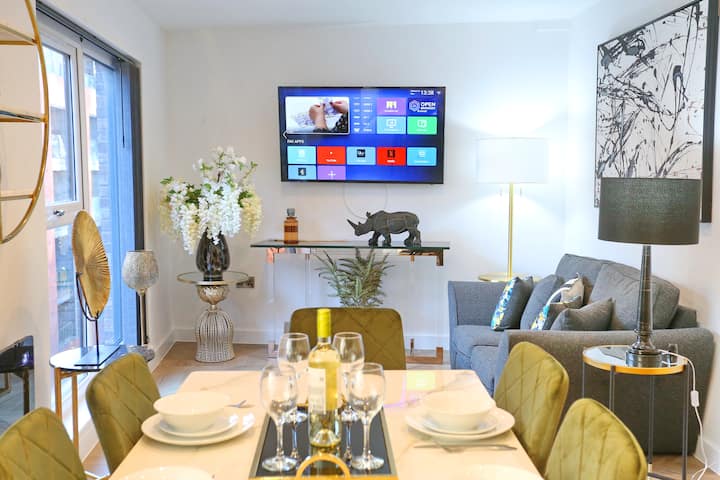 Stunning Split Floor Flat By Manchester Victoria - Manchester