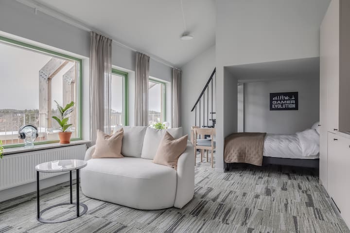 Top Floor Studio W/ Private Balcony - Täby