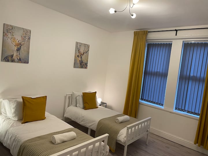 Saltwell Rd - 4 Bdrm 6 Beds Great For Contractors - Northumberland