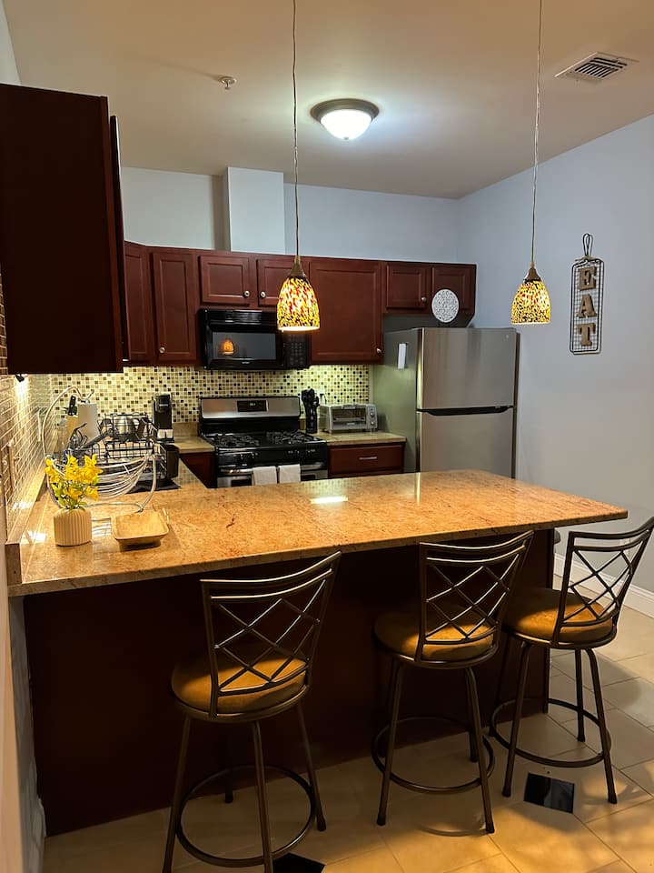 10 Min To Metlife | 15 Min Nyc | Free Parking - Union City, NJ