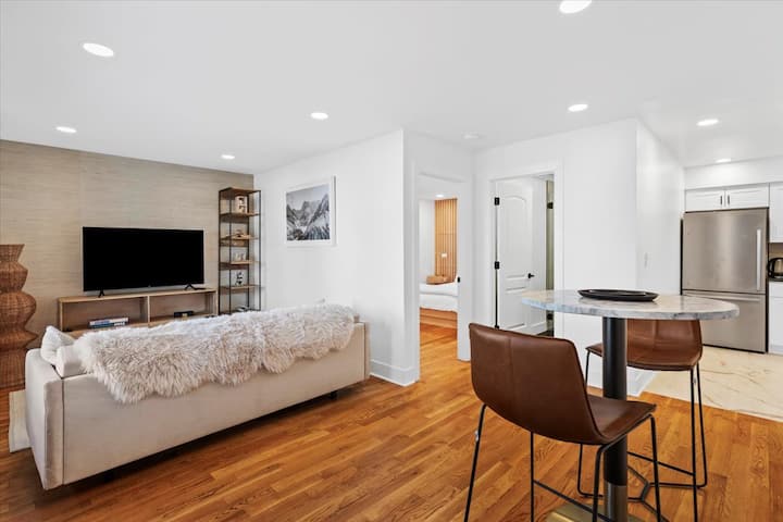 Modern Getaway In New Haven - New Haven, CT