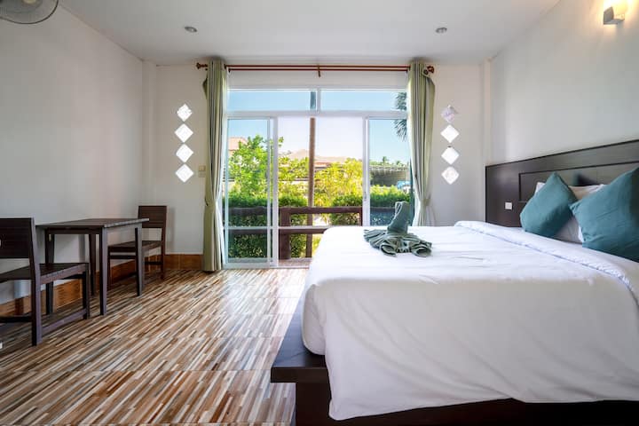 A/c Room With Kitchenette (A1-3) - Ko Lanta