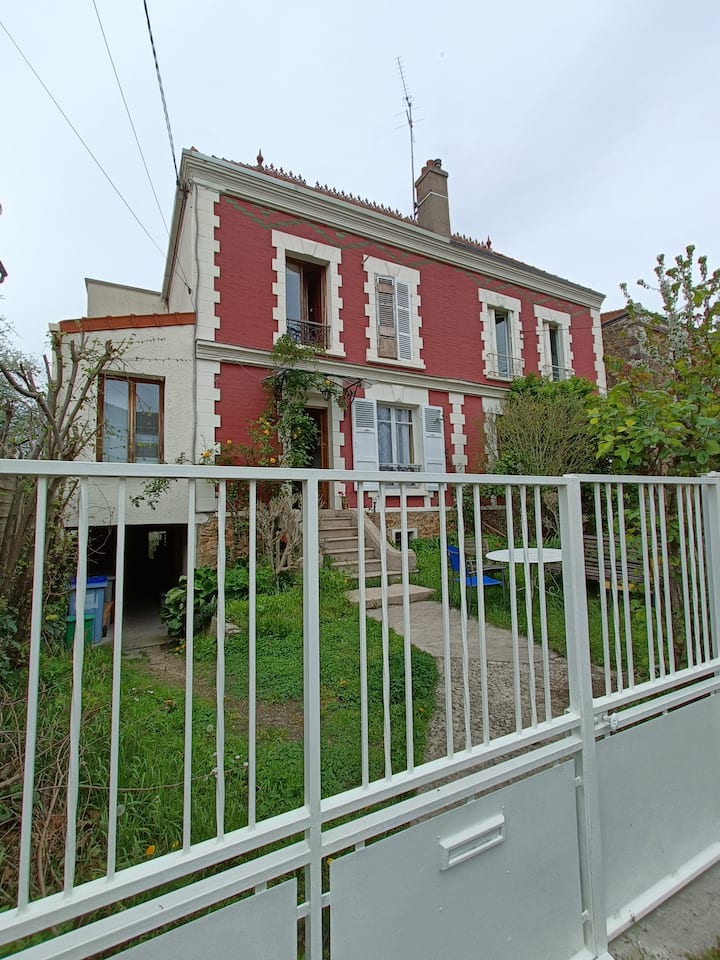 Maison Familiale, Grand Jardin Et Grande Terrasse - Gagny