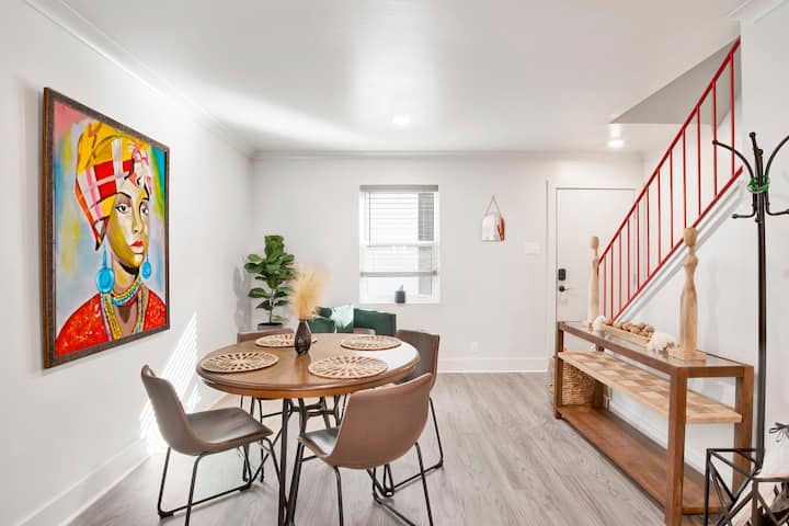 Colorful Condo Retreat By Gayle - Mobile, AL